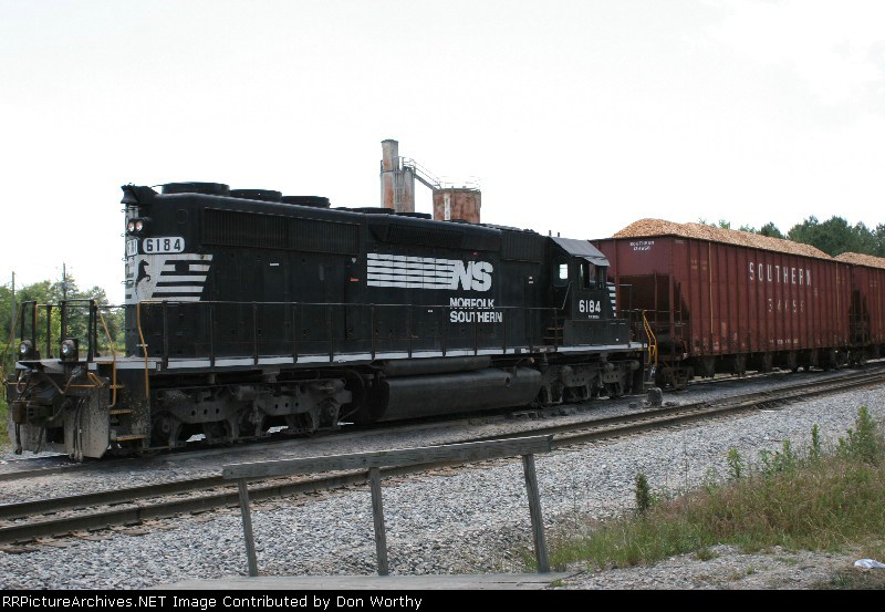 NS 6184 with string of woodchip hoppers enters Gordon Yard on 5-12-06